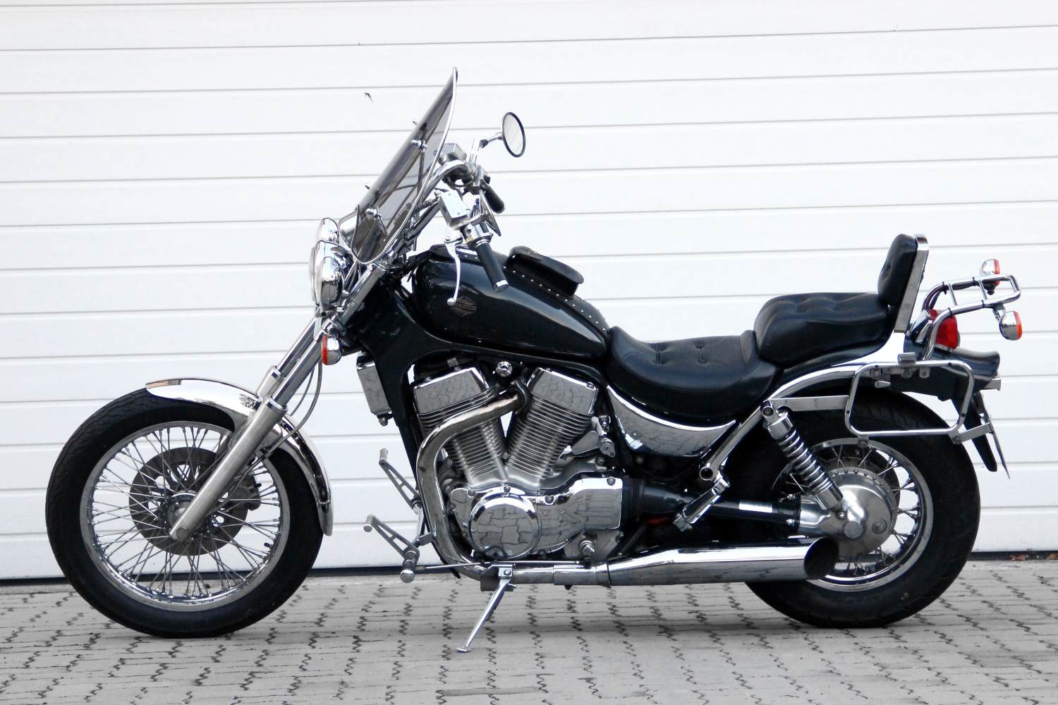 » LEIPZIG • SUZUKI VS1400 INTRUDER CUSTOM BIKE UMBAU!